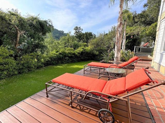 2400 Benedict Canyon Dr