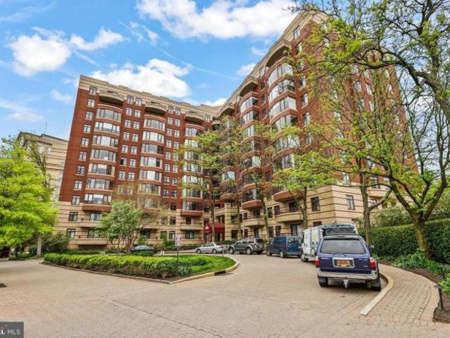 2400 Clarendon Blvd #202, Arlington, VA 22201