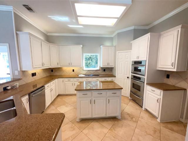 2400 Creekview Drive