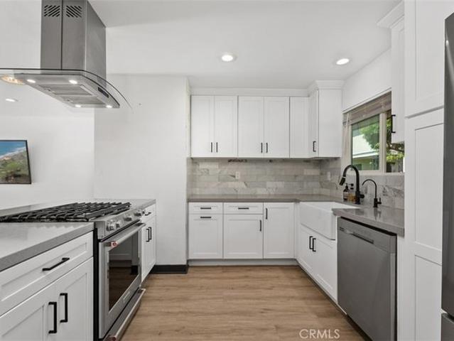 2400 Elden Ave Apt 23, Costa Mesa, CA 92627
