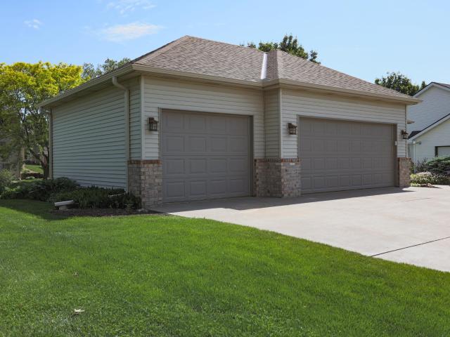 2400 Emerald Bend