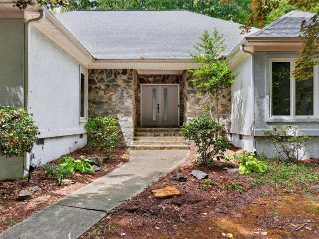 2400 Hunters Crossing Trail