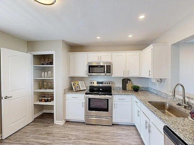 2400 Hemlock Dr, Beavercreek, OH 45431