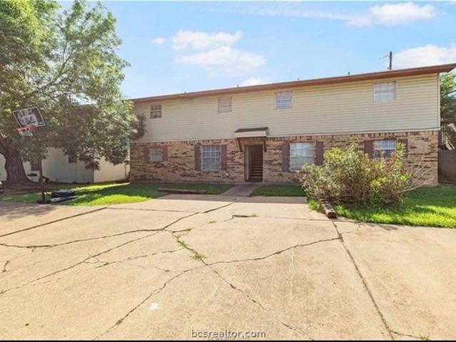 2400 Jaguar Dr, Bryan, TX 77807