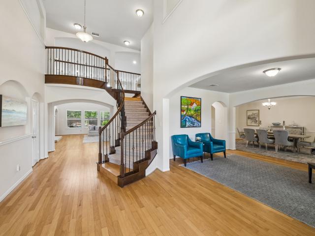 2400 Lakeway Drive