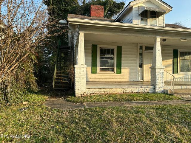 2400 Parkview Ave