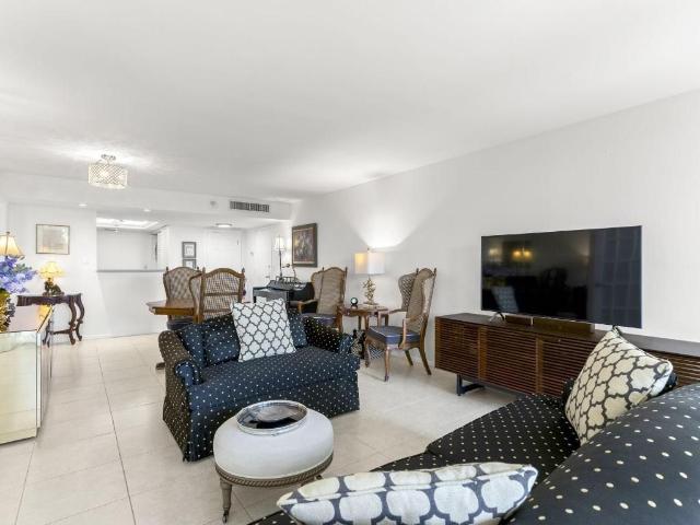 2400 Presidential Way, West Palm Beach, USA, Fl