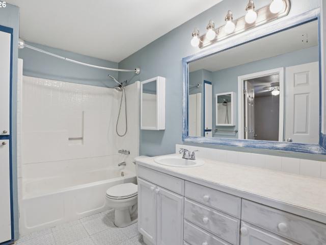 2400 se hayward way