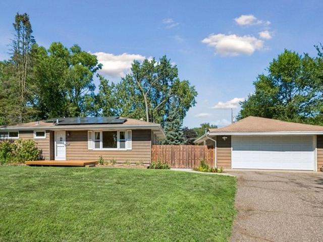 2400 W 110th St, Bloomington, MN 55431