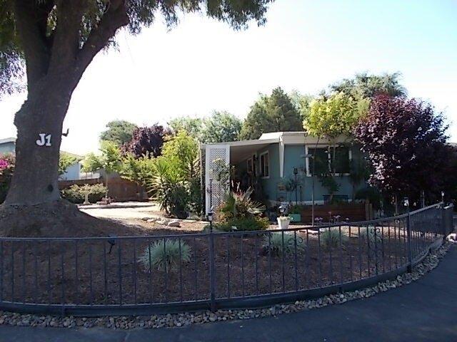 2400 W Midvalley Ave Spc J01, Visalia, CA 93277