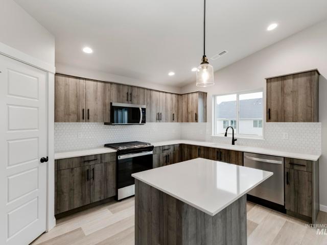 2400 W Red Jasper Dr