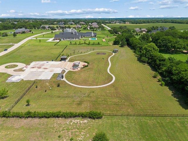 2400 Whispering Acres Ln, Lucas, TX 75002
