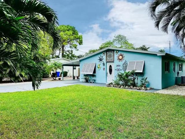 2400 14th Street North 1 2400 14th St N