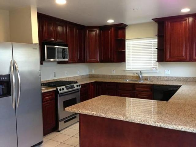 $2400 / 2br 1150ft² SPACIOUS TWO STORY HOUSE WITH BACKYARD