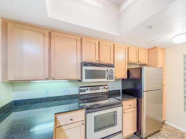 2400 5th Ave 203