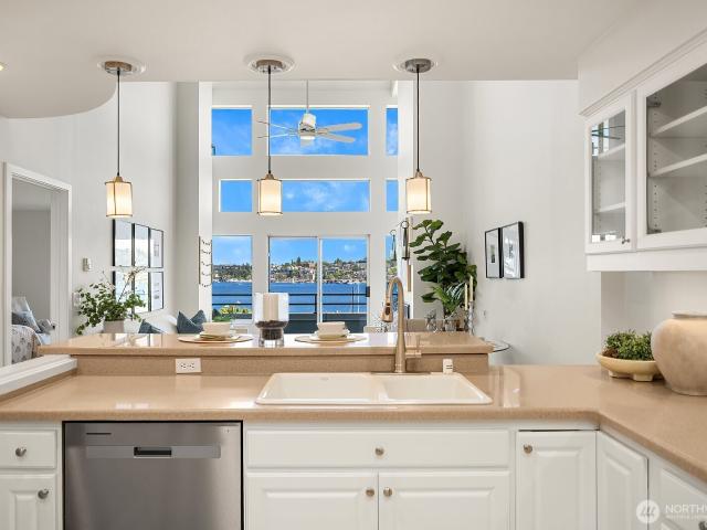 2400 8th Ave N, Unit 2, Seattle, WA 98109 | MLS #2532
