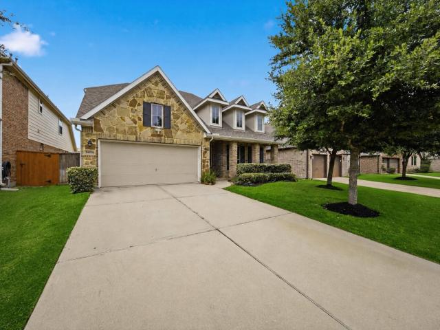 24014 Via Viale Drive