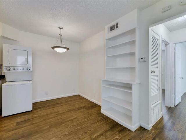 2401 Manor Rd # 221