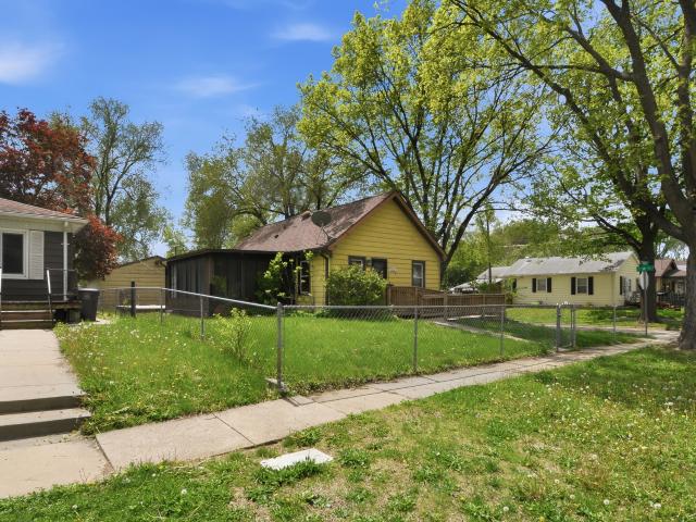 2401 Maple Street