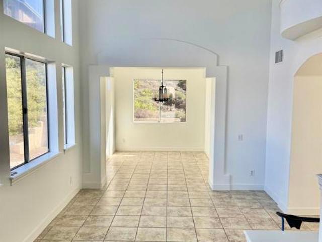 2401 N Summit Circle