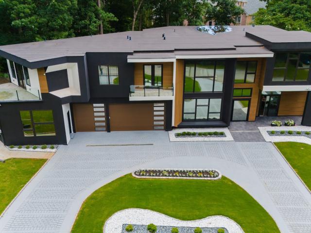 2401 NE Greenglade
