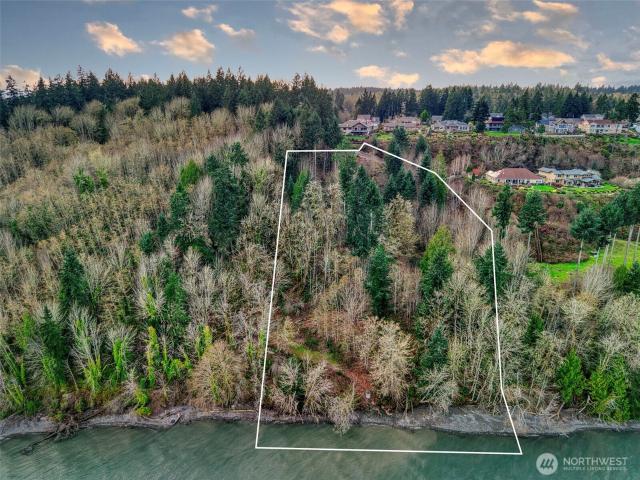 2401 NE Solar View Court