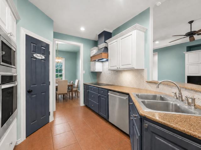 2401 Newark Circle