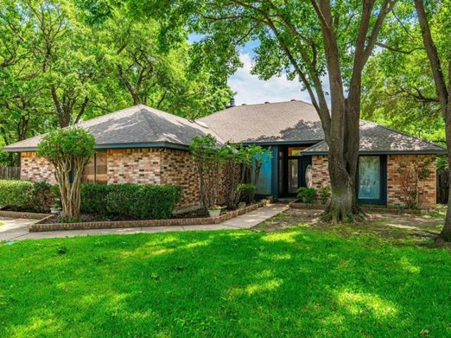 2401 Oak Shadow Ct, Arlington, TX 76017