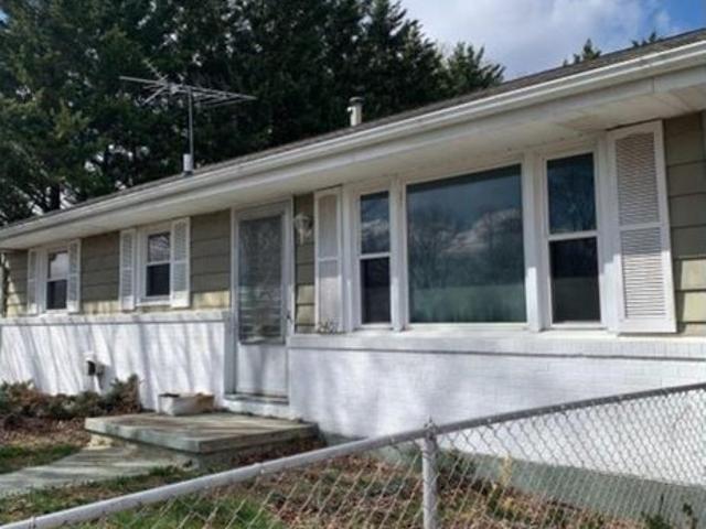 2401 Bare St, Staunton, VA 24401