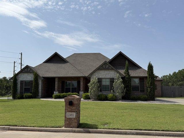 2401 Belle Crossing Dr, Enid, OK 73703