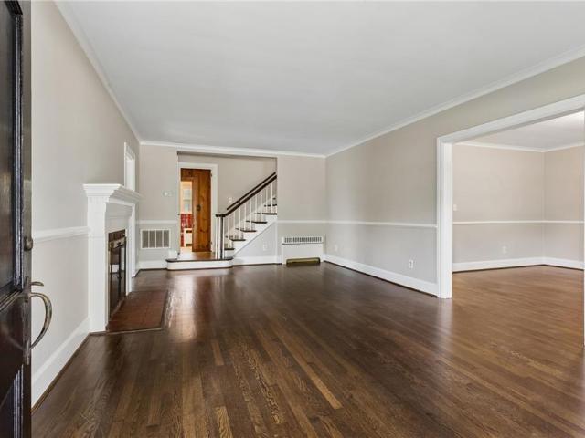 2401 Chesapeake AVE