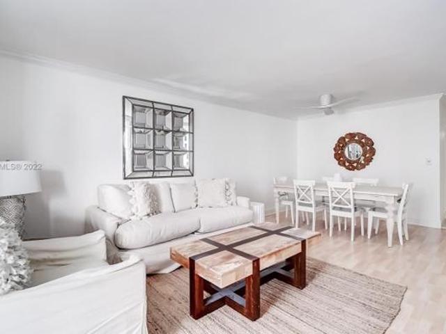 2401 Collins Ave #904 Miami Beach, FL 33140