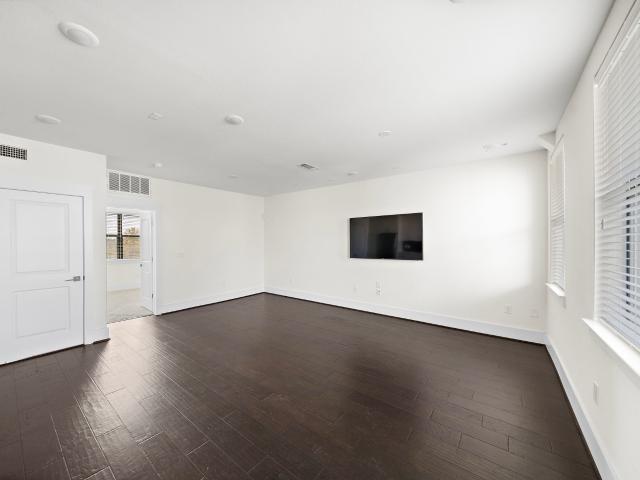 2401 Crawford Street B204