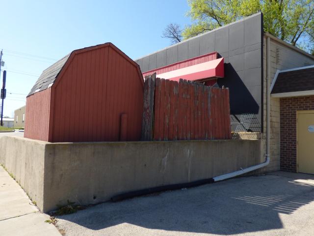 2401 Douglas Ave