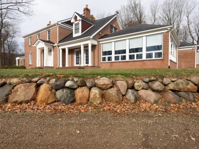 2401 E Brocker Road