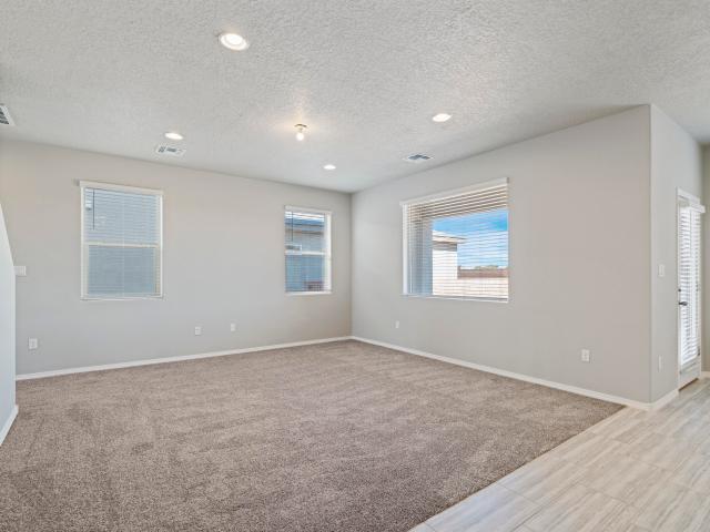 2401 Eglisfield Loop NE
