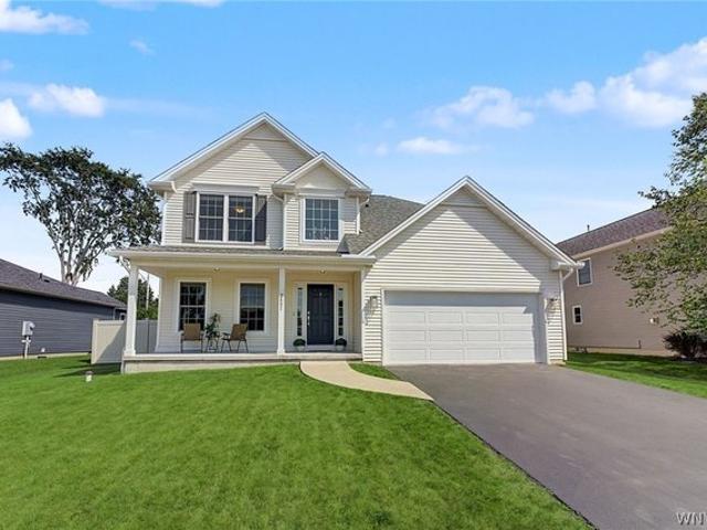2401 Hobblebush Ln, Lakeview, NY 14085