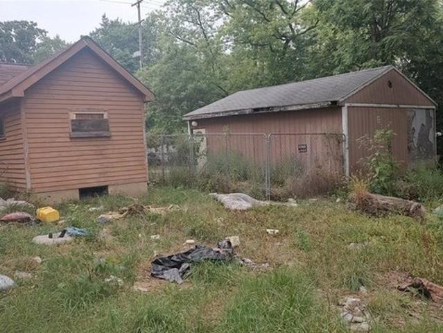 2401 Kansas Ave, Flint, MI 48506