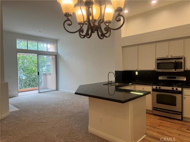 2401 Ladrillo Aisle