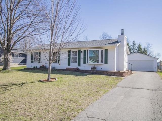 2401 Larick Dr, Marion, IA 52302