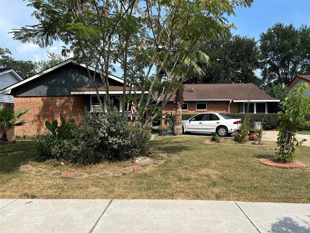 2401 Peach Ln, Pasadena, TX 77502