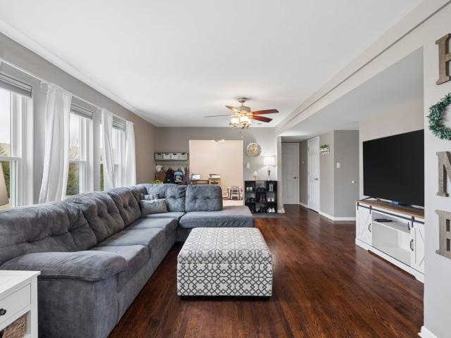 2401 Red Oak Ct, Plainfield, IL