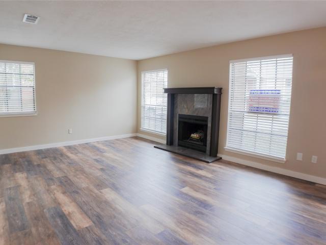 2401 Sycamore Ave, Unit B2, Huntsville, TX 77340 | MLS #11392