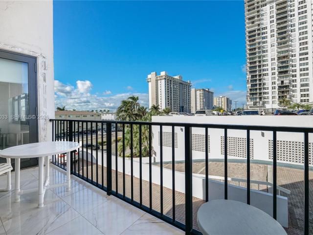 2401 S Ocean Dr, Unit 305, Hollywood, FL 33019 | MLS #A11945