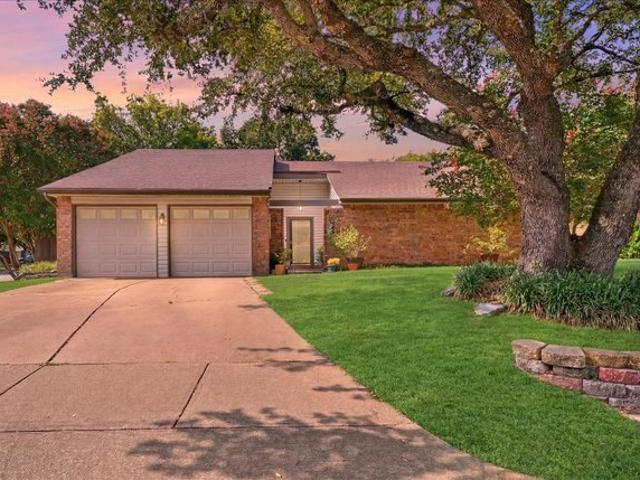 2401 Slaton Dr, Grand Prairie, TX 75052