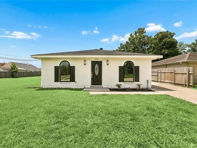 2401 Taffy Dr, Marrero, LA 70072