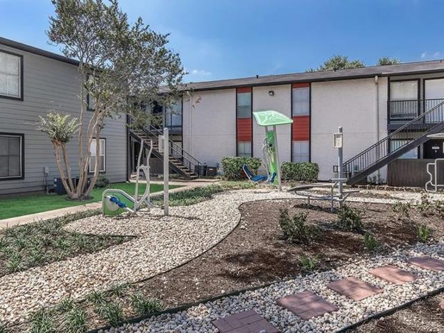 2401 Westridge St, Houston, TX 77054