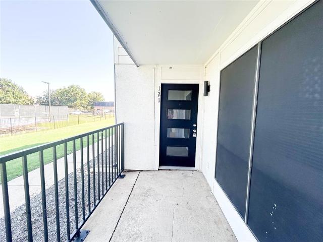 2401 Yorkstown Dr, Unit 121, Ennis, TX 75119 | MLS #21256 | Compass