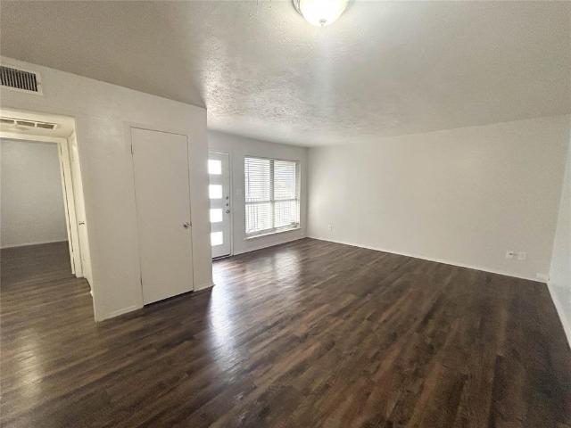 2401 Yorkstown Dr, Unit 212, Ennis, TX 75119 | MLS #21255 | Compass