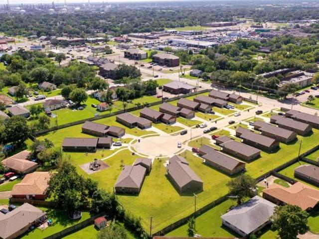 2401 14th Ave N, Texas City, TX 77590
